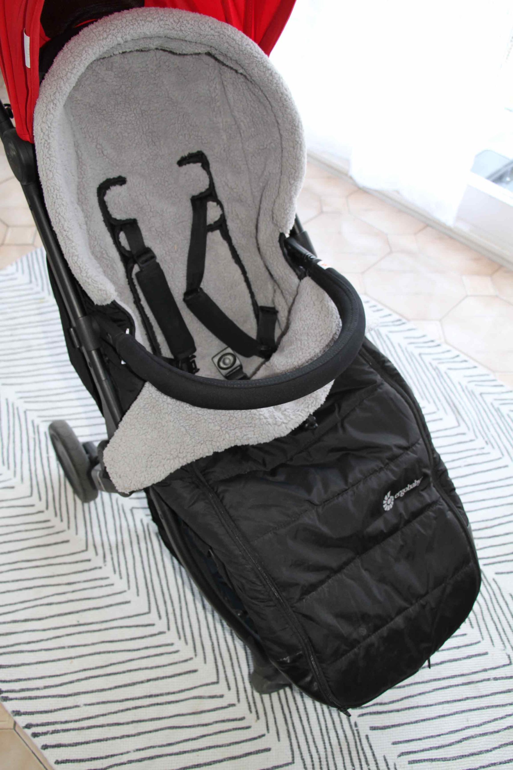 Poussette ultra-compacte d'Ergobaby : Metro City Stroller ⋆ Maman jusqu ...