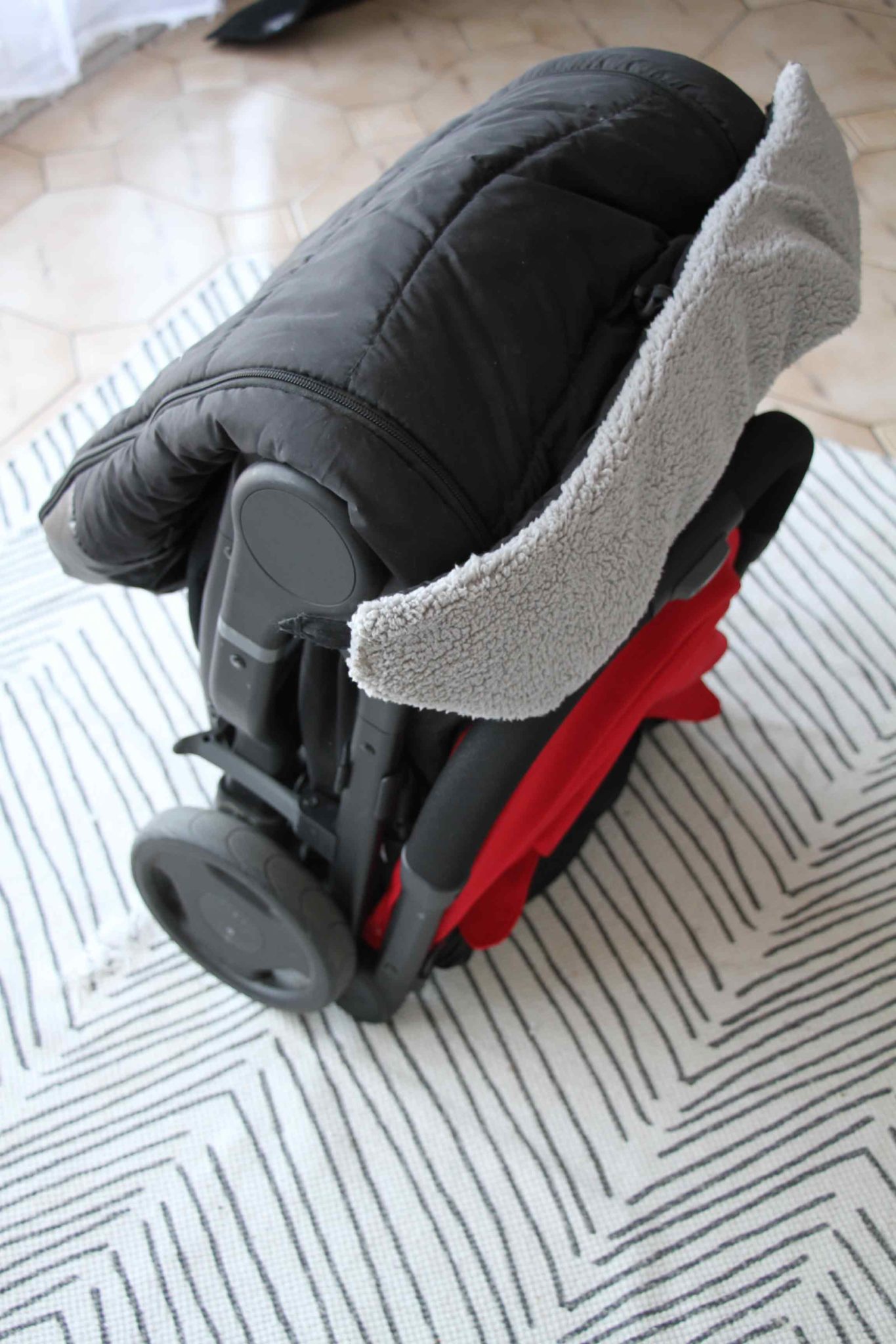Poussette ultra-compacte d'Ergobaby : Metro City Stroller ⋆ Maman jusqu ...